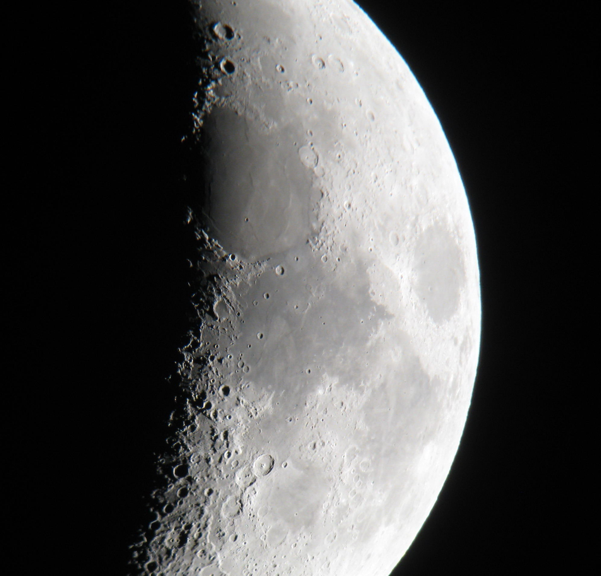 Cateva poze cu detalii pe Luna